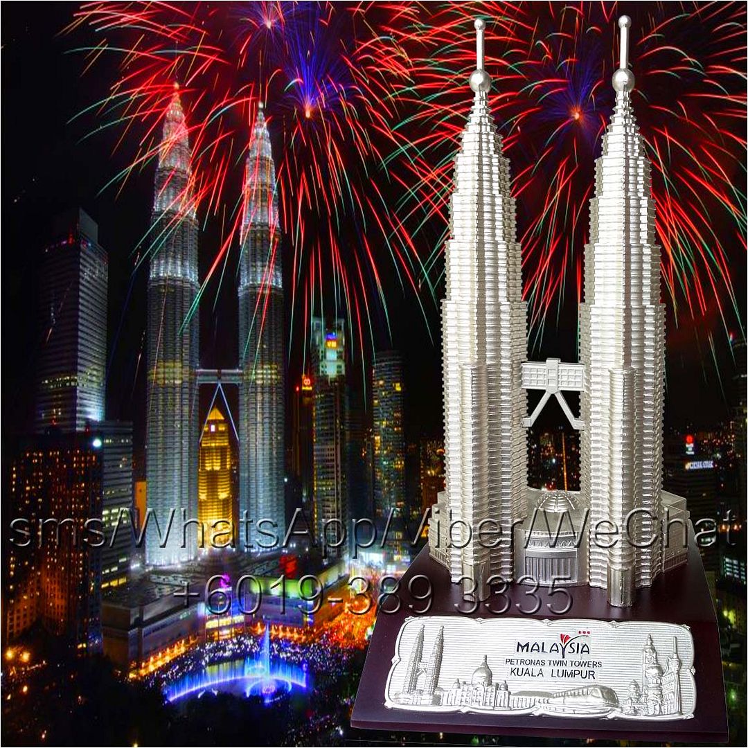 [WTS] KLCC Twin Towers Miniature (23cm Height).